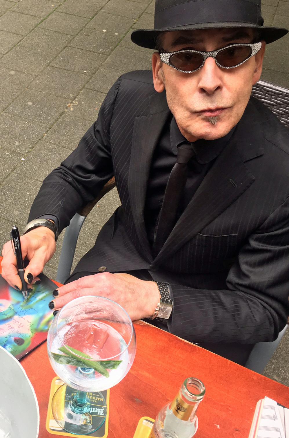 Jules Deelder schrijft het Poëziegeschenk - Poetry International