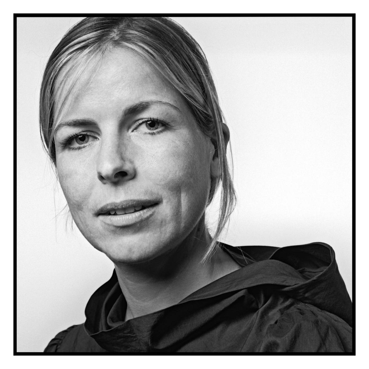 “Een wereld om in en uit te kunnen stappen” - Poetry International