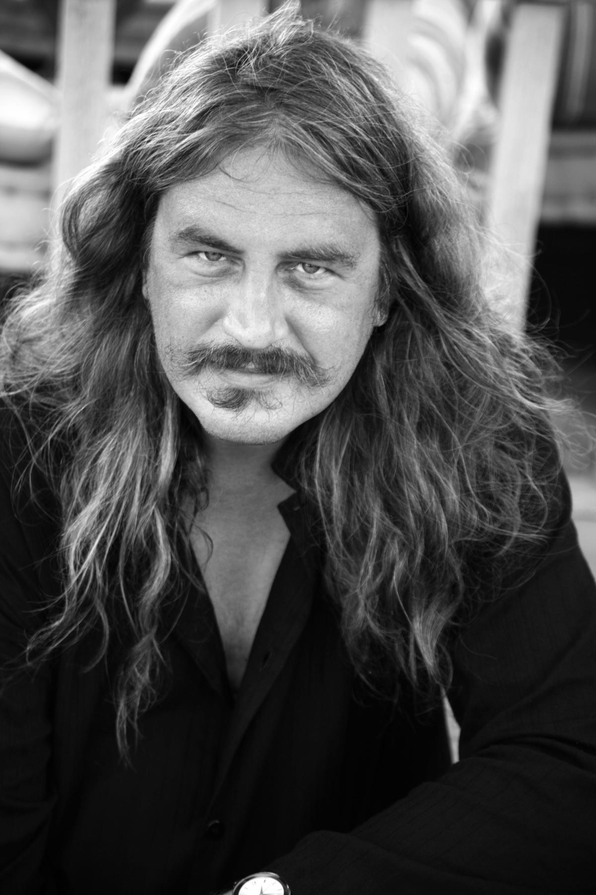 Ilja Leonard Pfeijffer wins 2016 VSB Poetry Prize - Poetry International